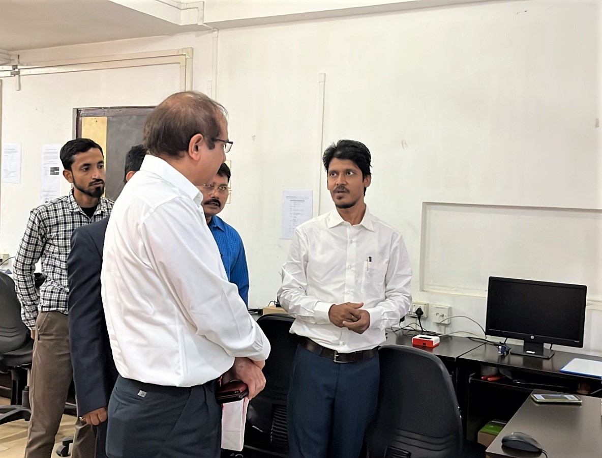 Demonstration of newly setup "Internet of Things and Robotic Lab" at ...